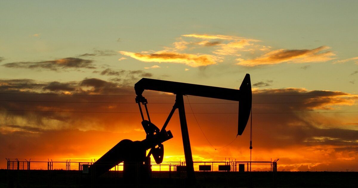 Oil and gas industry praises Trump permitting reform - The Daily Bo ...