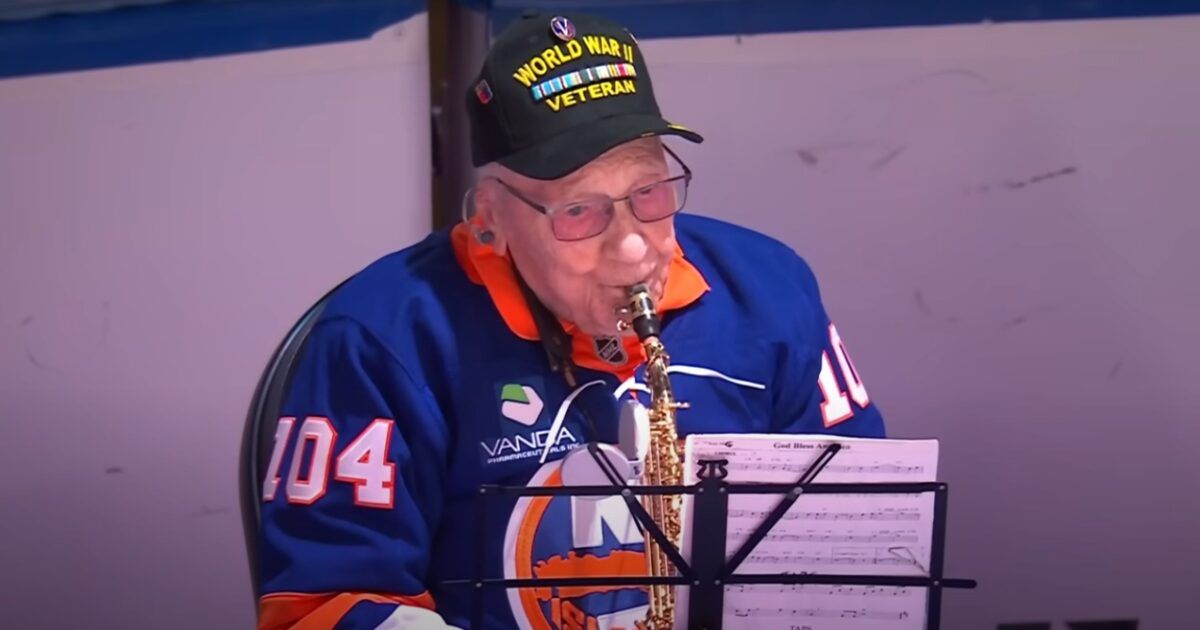 'USA! USA!' Chants erupt as 104-year-old WWII vet plays moving national ...